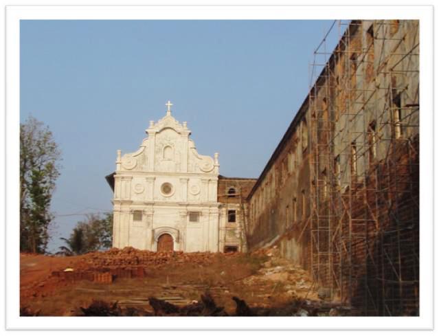 Thousands throng Old Goa for Cruz dos Milagres