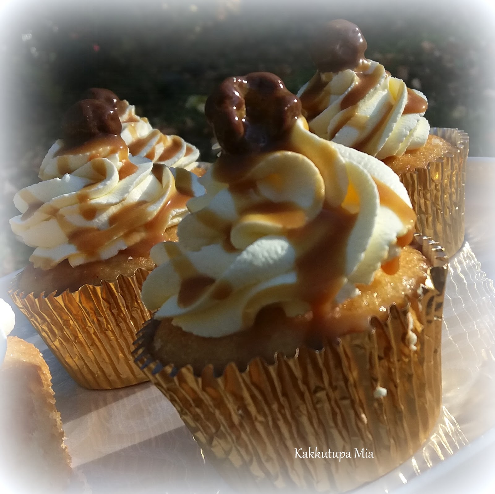 Kakkutupa Mia: Vanilja-omenamuffinit kinuskikastikkeella