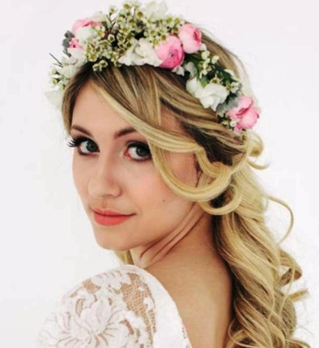 √ 25 Model Rambut Wisuda Digerai Paling Cantik dan Elegan Terbaru ...