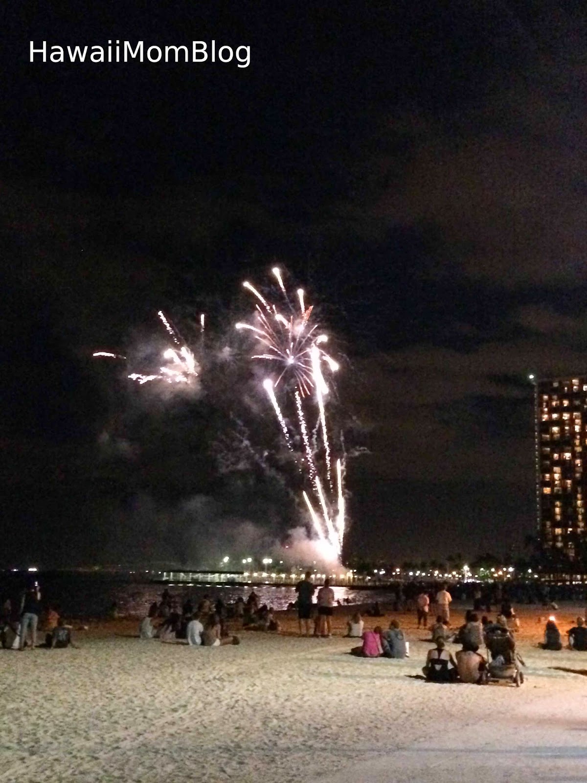 Hawaii Mom Blog: WW: Hilton Hawaiian Village Waikiki Beach Resort Fireworks