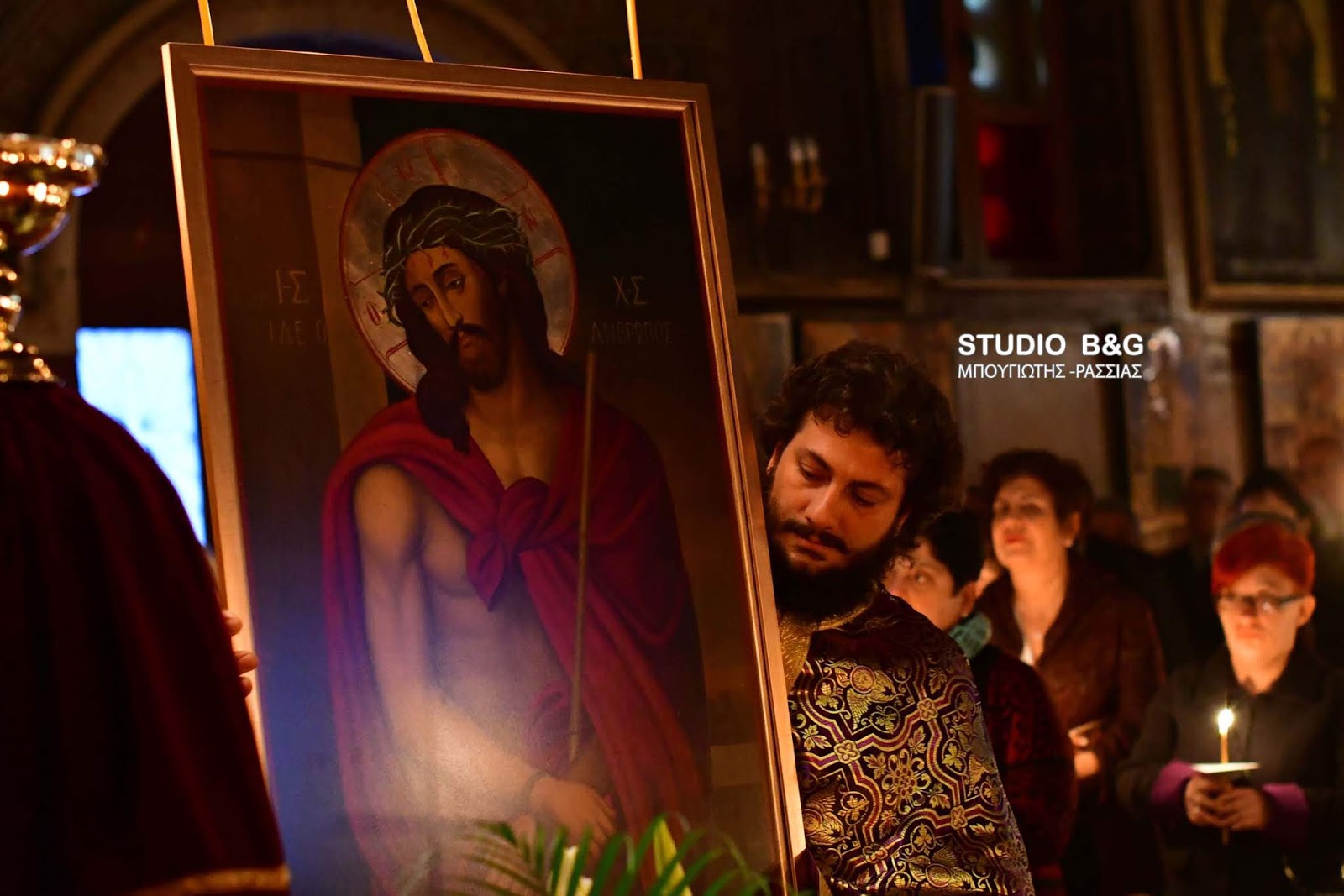 Με κατάνυξη η περιφορά του Νυμφίου στο Ναύπλιο (βίντεο) - Αργολικές ...