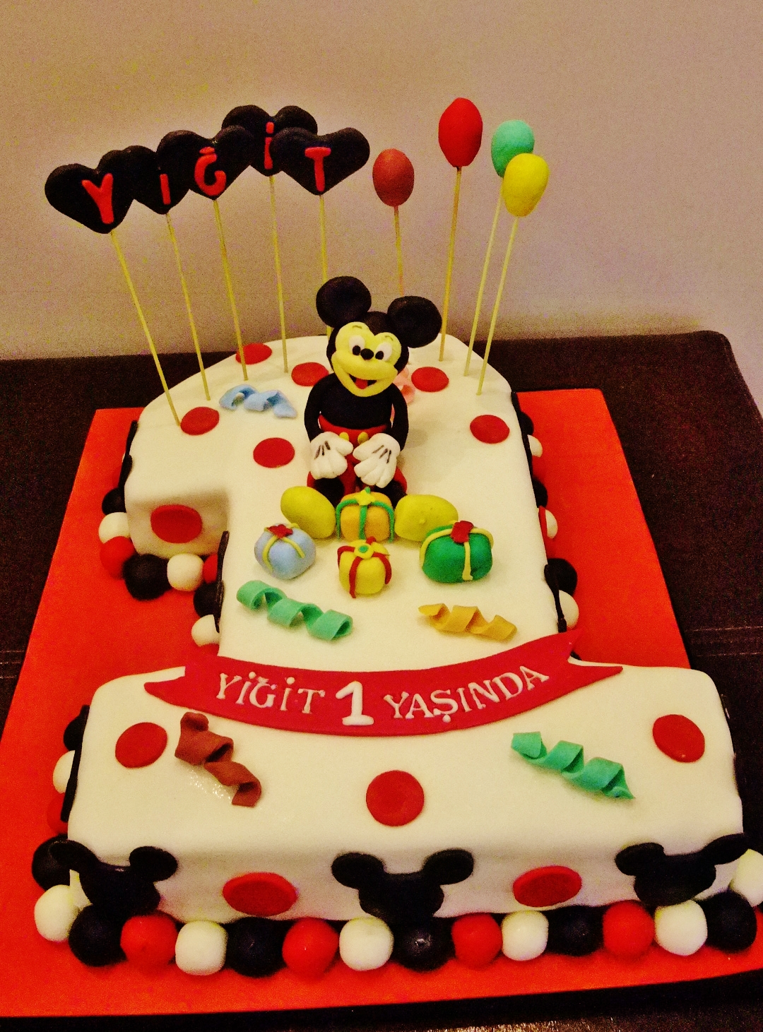 İpek Butik Pasta ,Çikolata ve Kurabiye: mickey mouse pastası