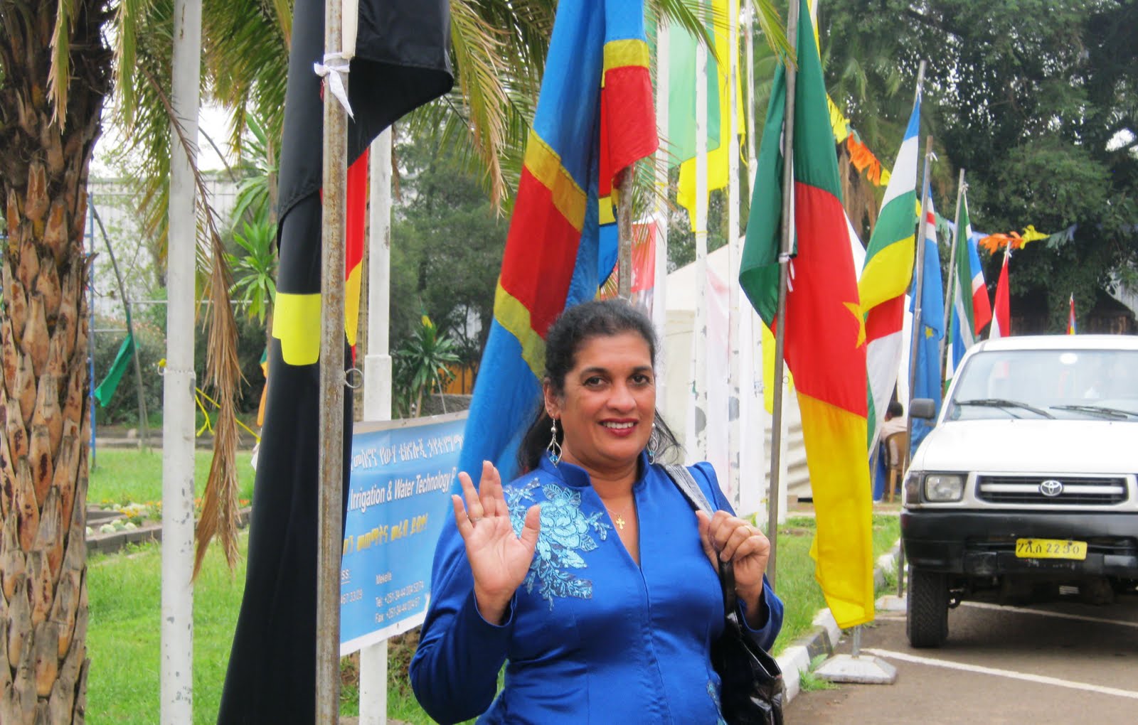 SHARON N´ WILMIX MAZARELLO: SHARON CONQUERS AFRICA