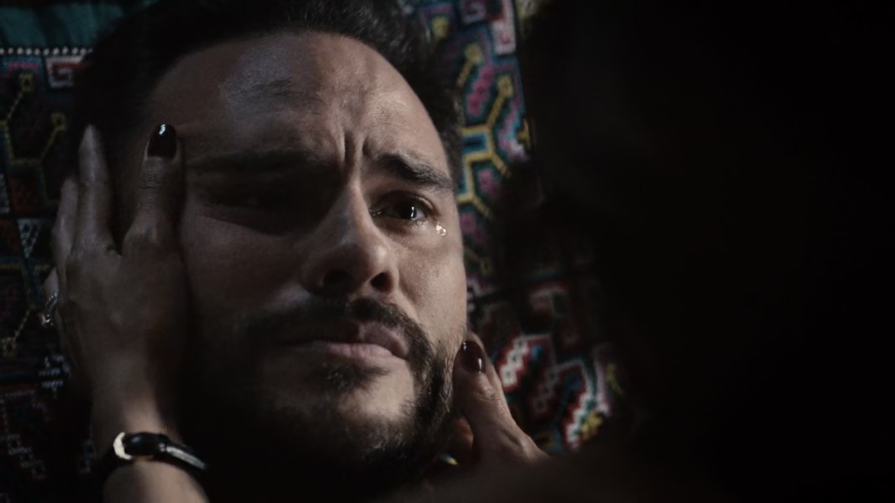 ausCAPS: Juan Pablo Raba shirtless in SIX 1-05 "Collateral"