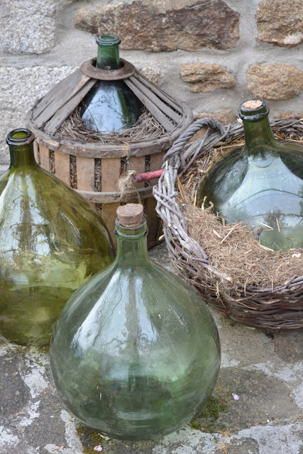 Eye For Design: Decorating With Demijohns