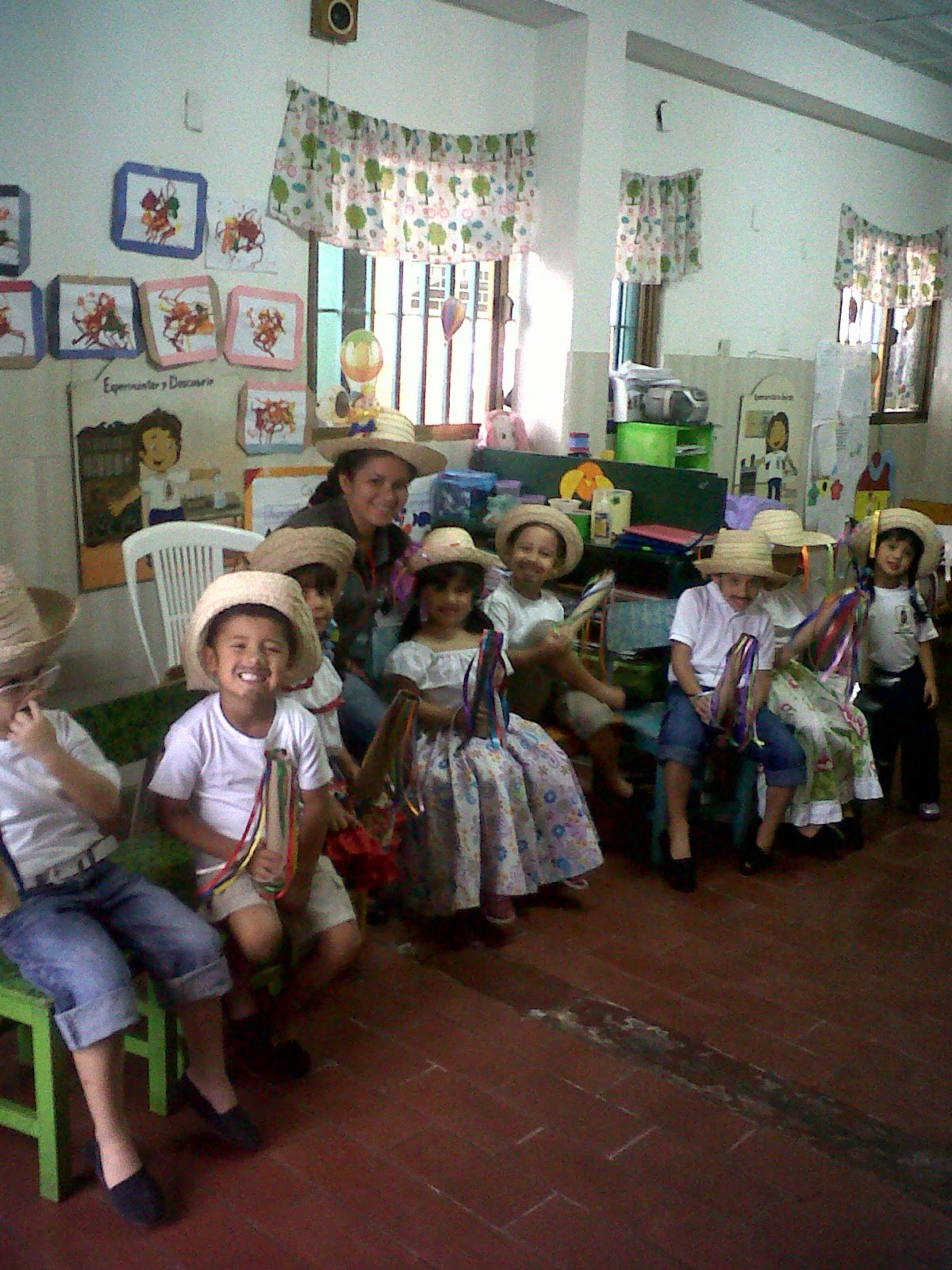 "Nuestras Vivencias en Sala II": Actividad Folklorica "El Sebucán"