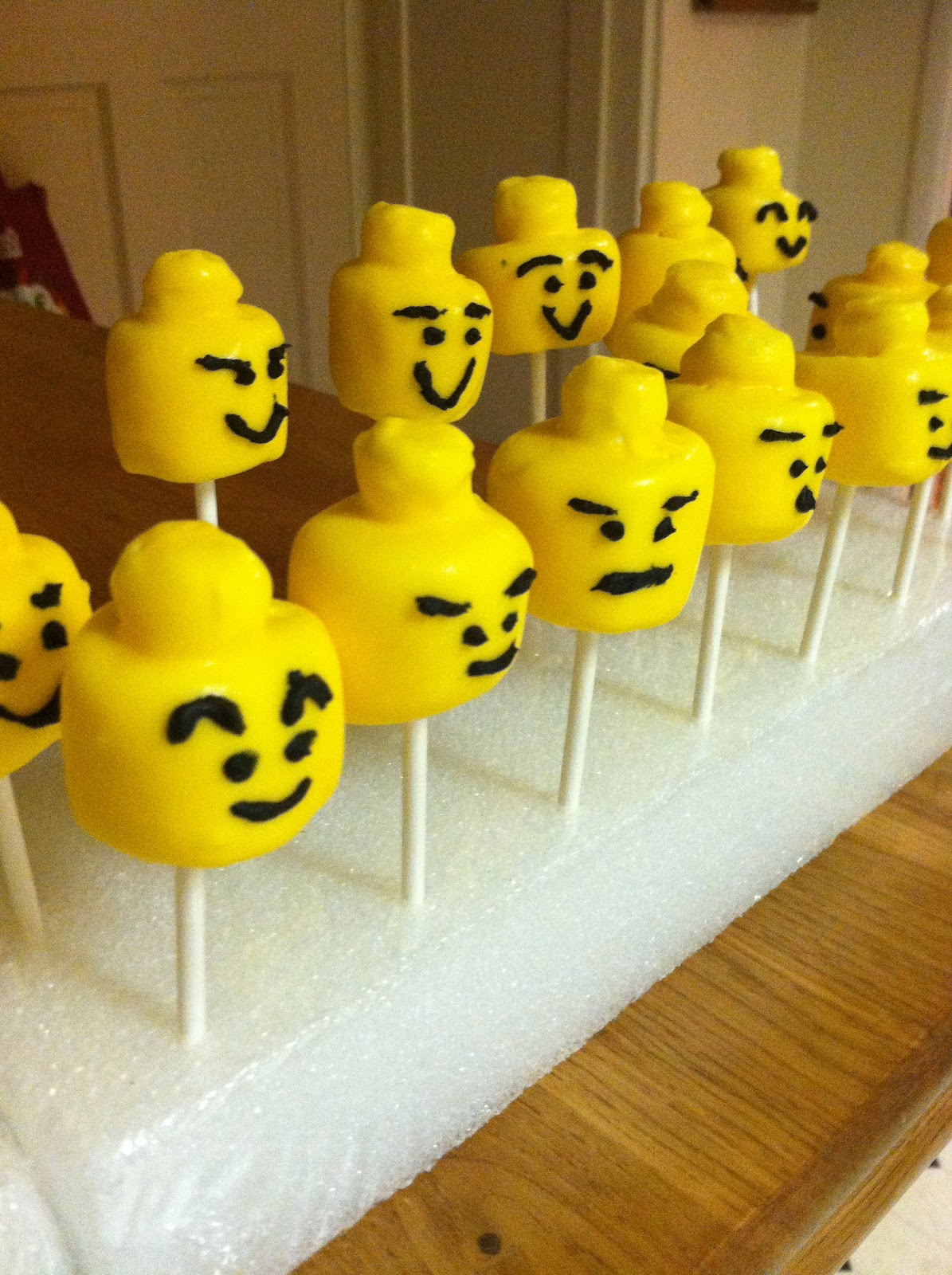 Wooden Spoon & Crafts: Lego Head "Cake" Pops