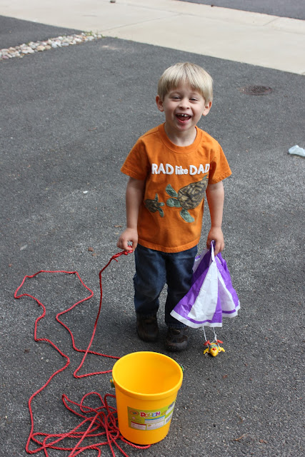 Momma's Fun World: Bucket and a rope