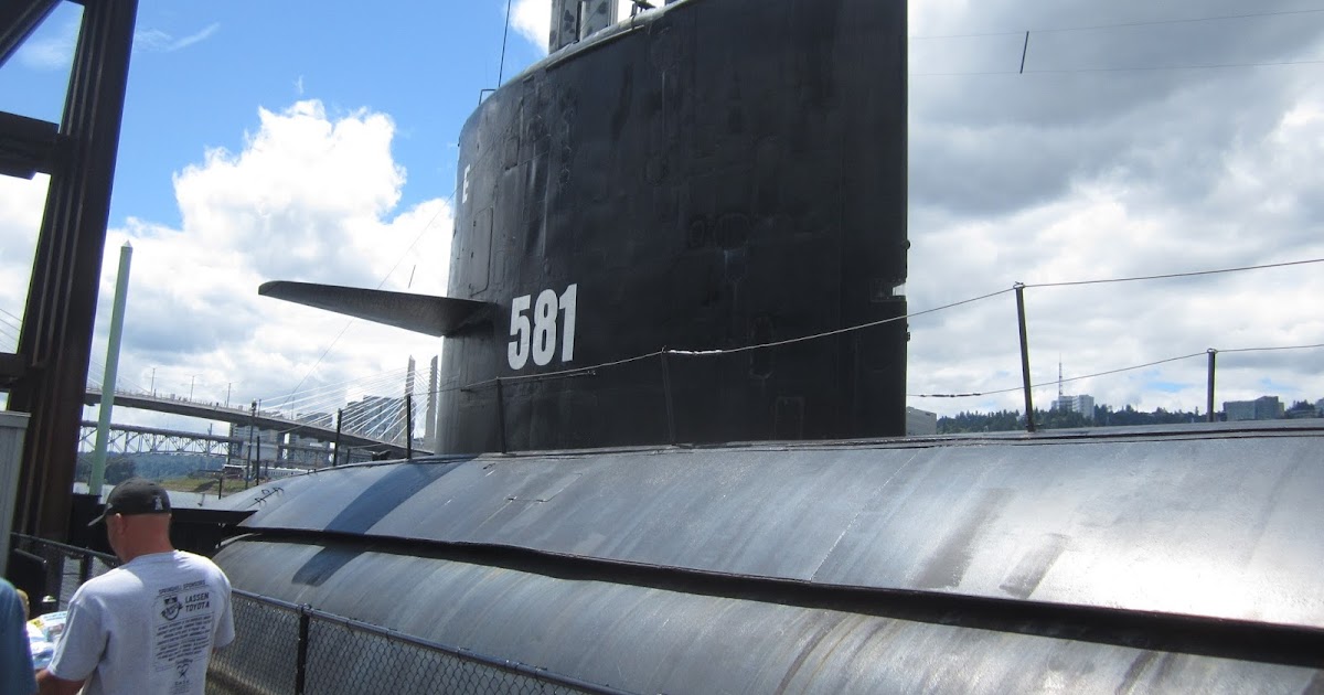 Blogging: Boarding The USS Blueback SS-581 Submarine