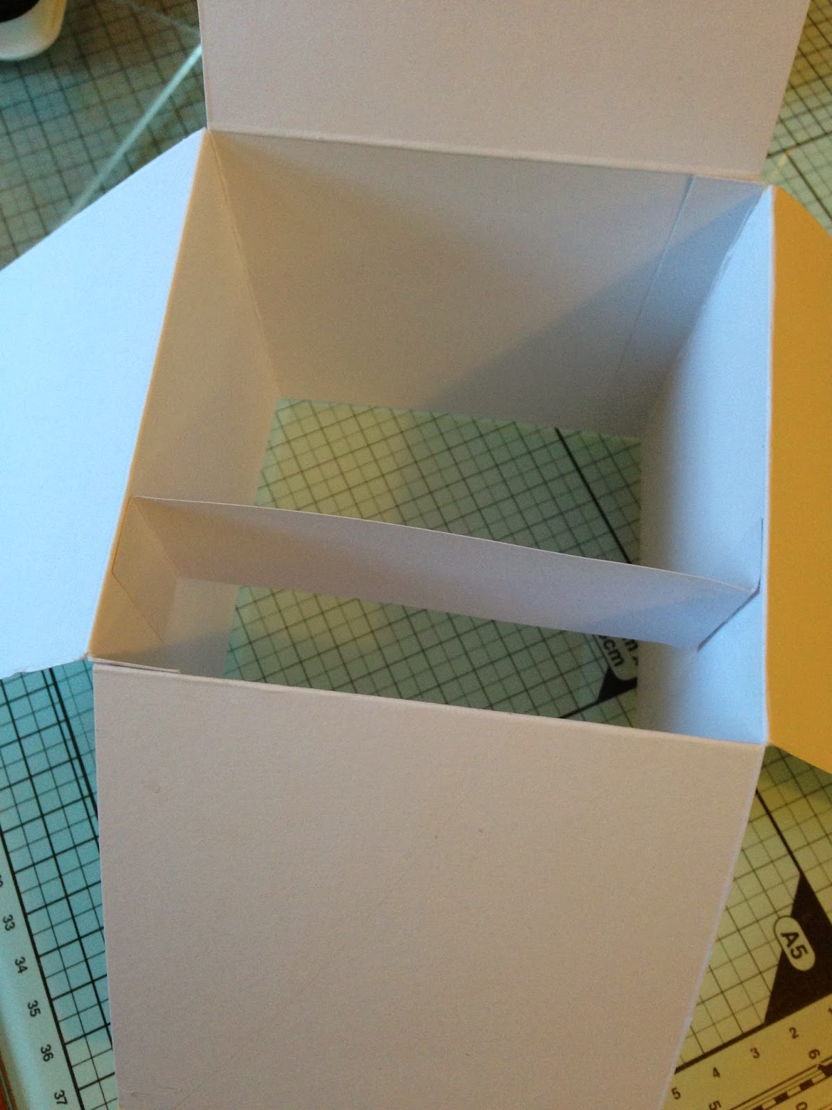 Donna's Little Crafty Corner: A box full of flowers and butterflies.....