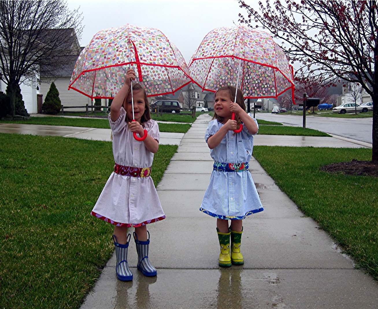 Kindershop Online: Non-matching matching dresses