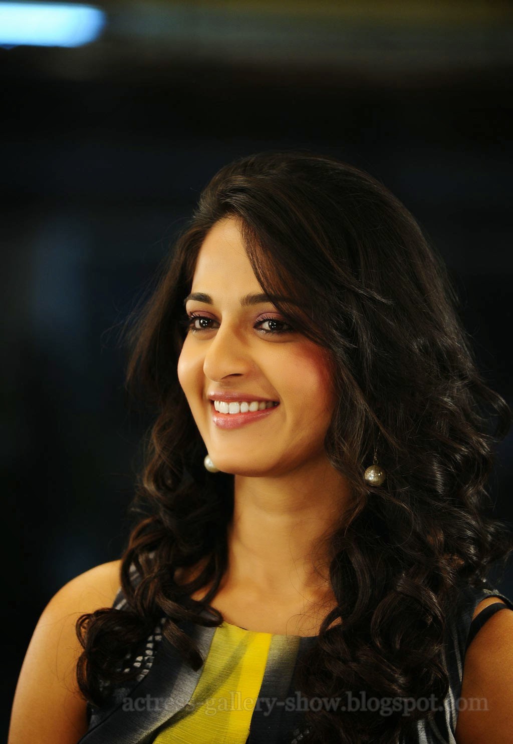 Actress Gallery: Anushka Shetty Latest Collections