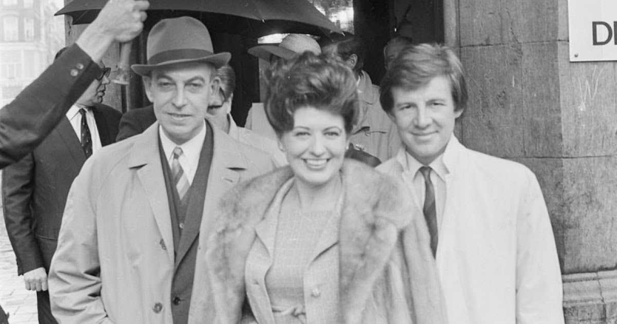 Coronation Street Blog: Pics: Corrie's golden couple open Dutch ...