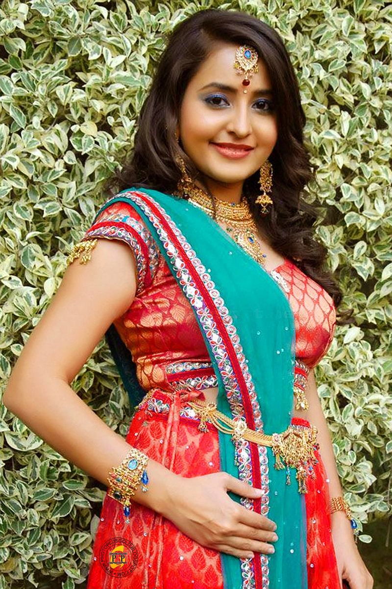 BHAMA CLOSEUP IMAGE GALLERY HD / MALAYALAM ACTRESS PHOTOS