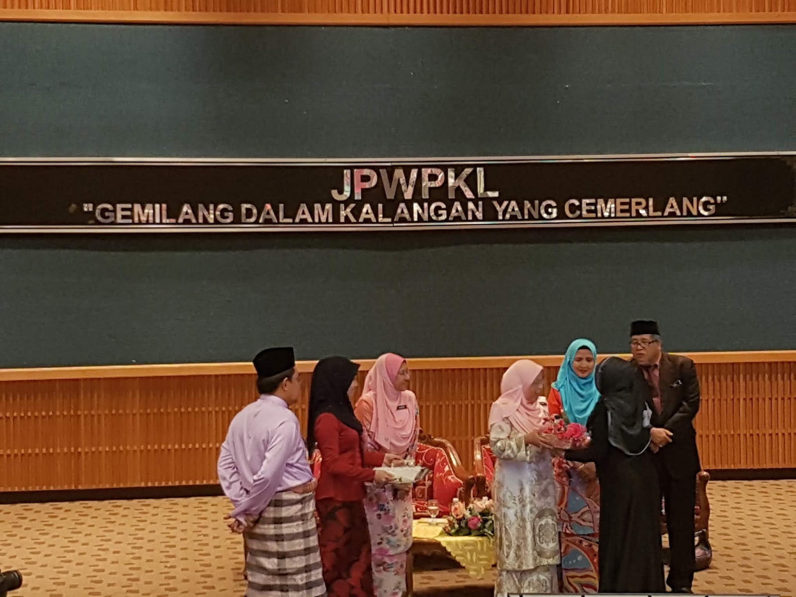 Majlis Persaraan Pengarah JPWPKL: Pn Rusni Bt Ab Jalil - GURU ...