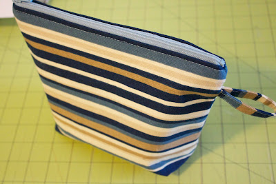 Handmade by Meg K: Vinyl-Lined Makeup Bag {Tutorial}
