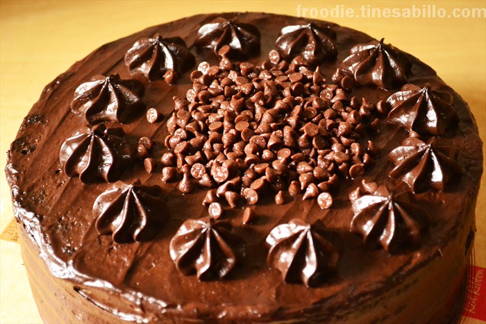 Froodie: The Cool and Casual Foodie: Red Ribbon's Ultimate Chocolate Cake
