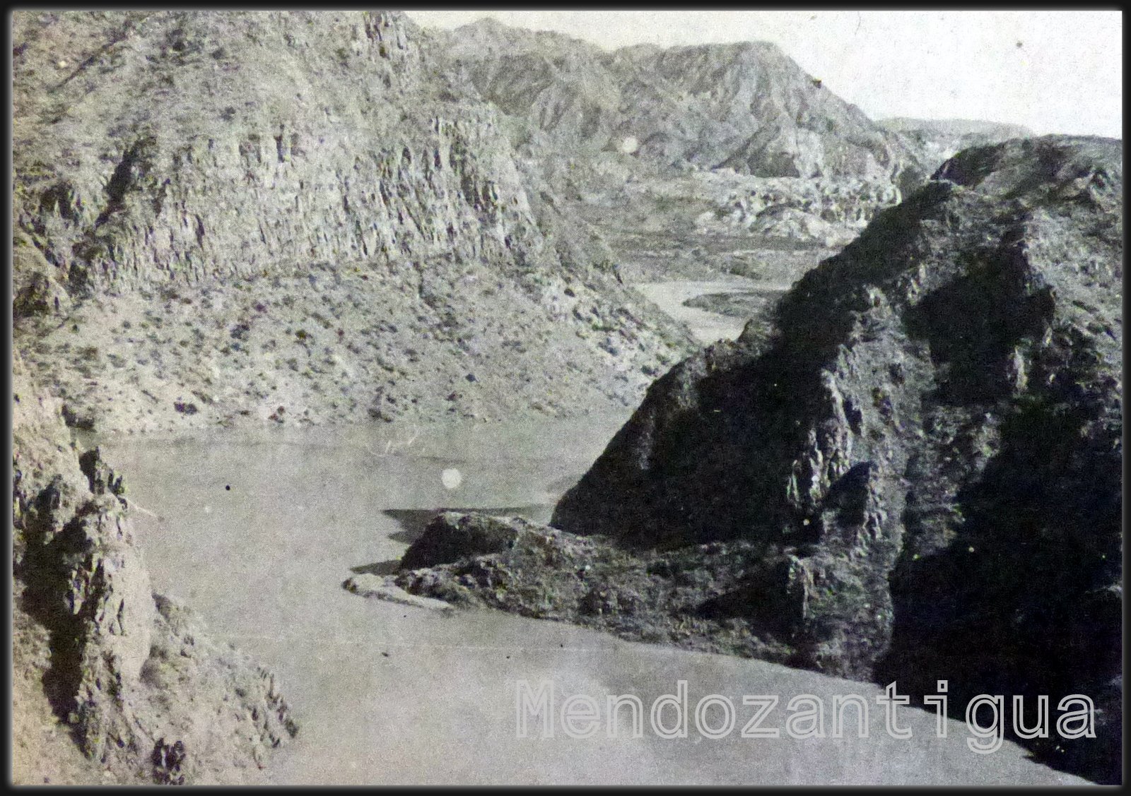 Embalse Los Reyunos, en pleno llenado. Departamento de San Rafael ...