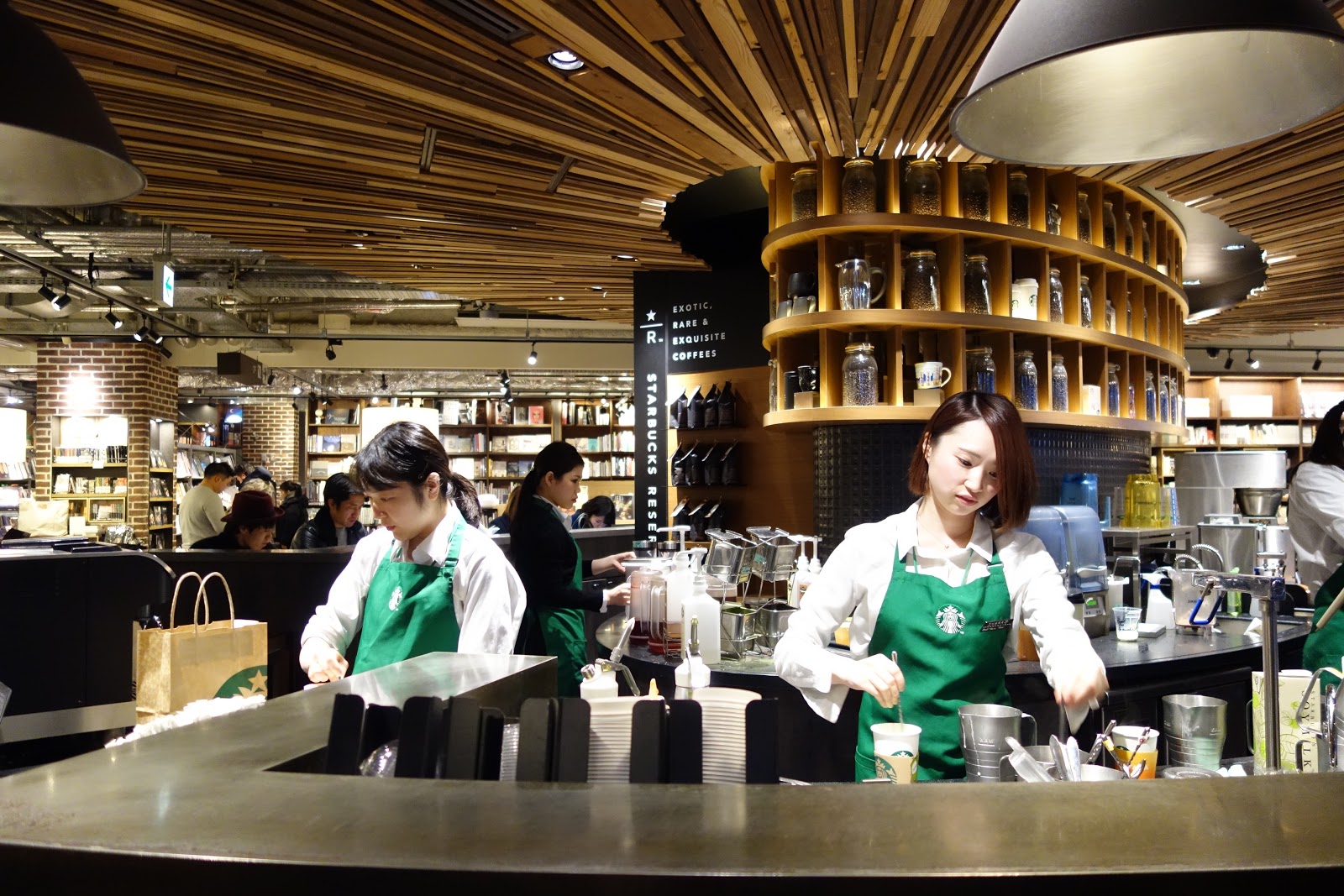 Tokyo Belly: ROPPONGI: Tsutaya Roppongi Tokyo's Starbucks! Perfect ...