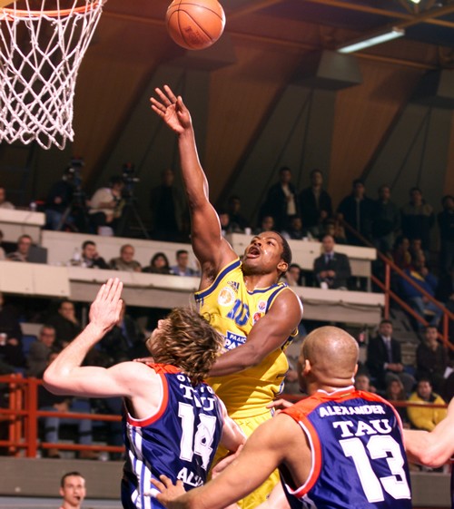 Historias sobre el baloncesto griego.: El Peristeri de Alphonso Ford.