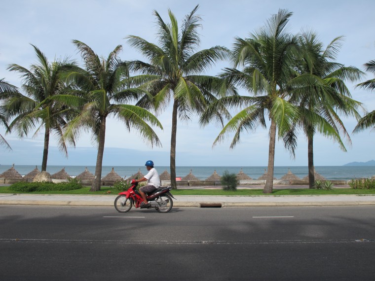 Xin chao!: Vietnam beautiful beaches, islands and bays