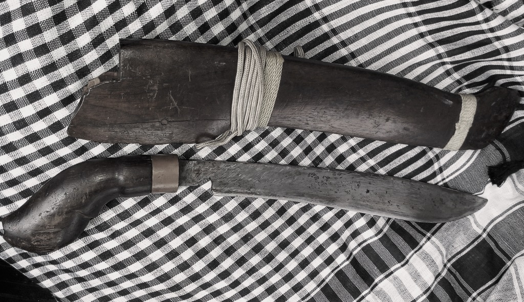 Syarak Mengata , Adat Menurut: Orang putih pun berbangga dengan Golok ...