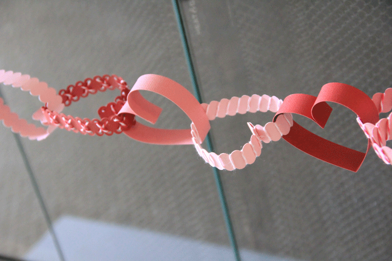 The Crafters Cottage: I love heart chains!