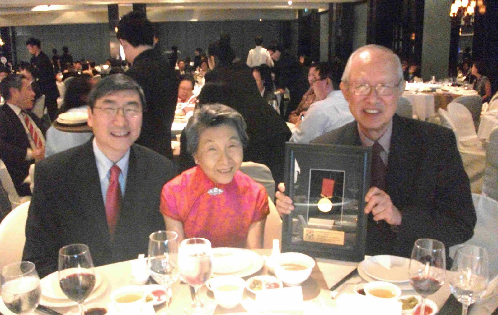 chang clinic: DR CHANG MING YU awarded the Albert and Mary Lim Award by ...