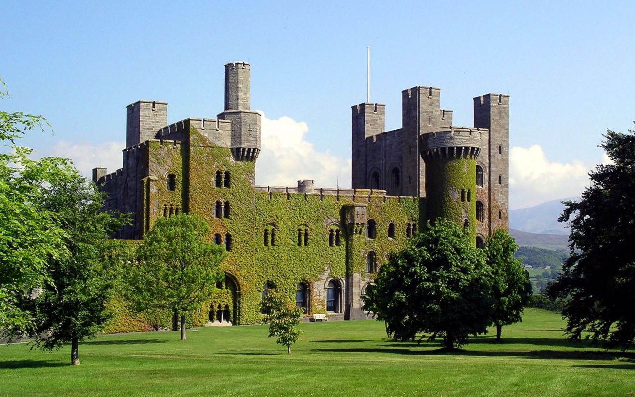 loveisspeed.......: Penrhyn Castle is a country house in Llandegai ...
