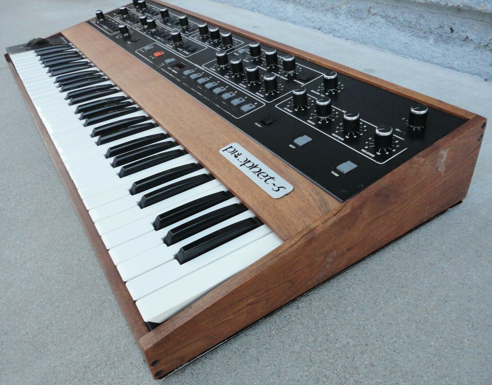 MATRIXSYNTH: Sequential Circuits Prophet-5 Rev 2 - Analog Polyphonic ...