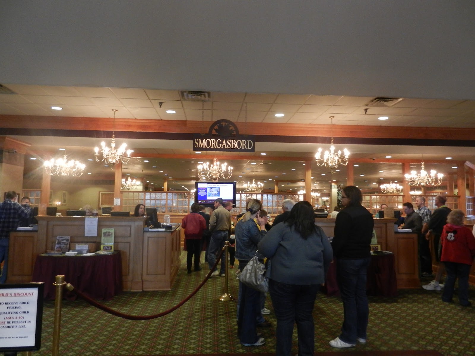 Belly of the Pig: Shady Maple Smorgasbord Breakfast Review