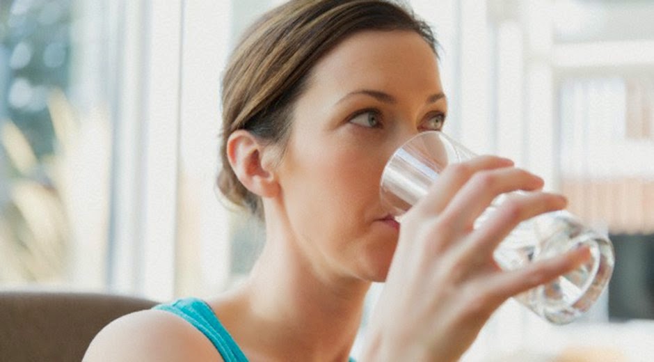 El Parroquiano: INN recomienda ingerir abundante agua ante ola de calor