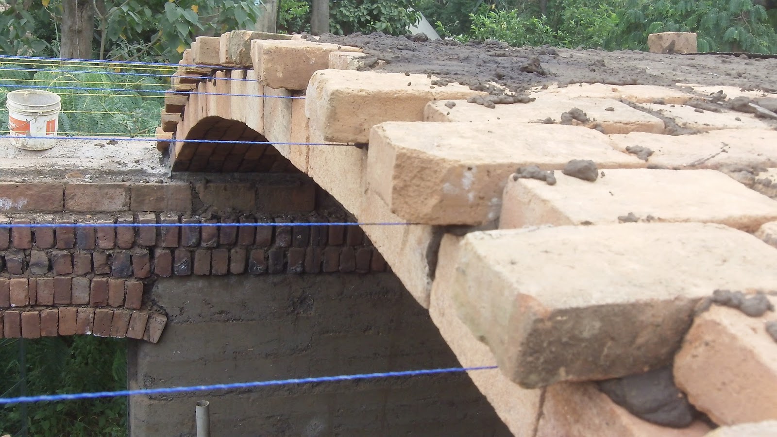 Alternative Building Construction : Improving single brick vaults