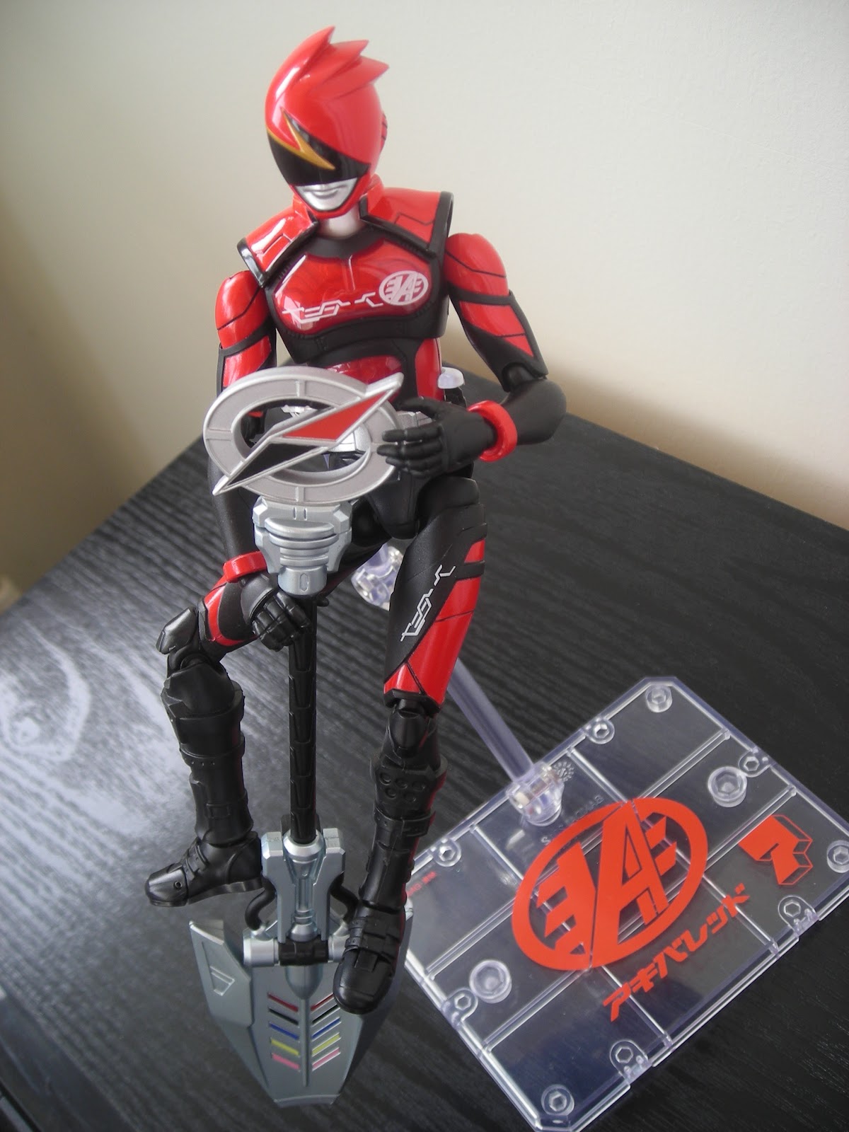 My Shiny Toy Robots: Toybox REVIEW: S.H. Figuarts Bouken Red
