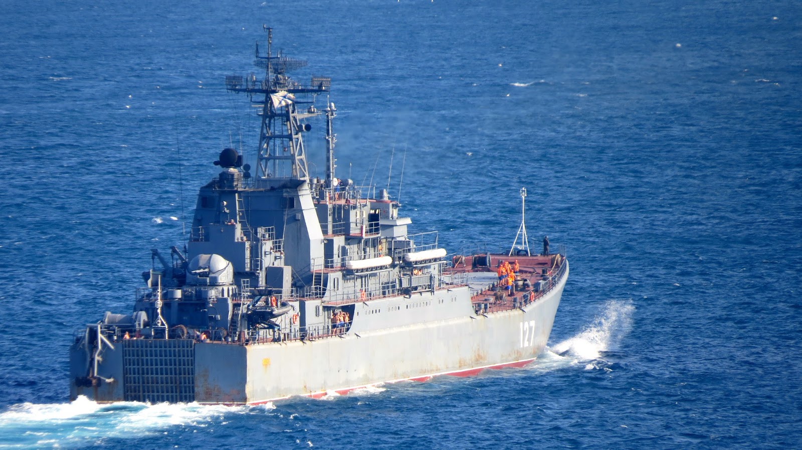 WARSHIPS ON THE BOSPHORUS: 127 BDK 43 MINSK,775 ROPUCHA CLASS