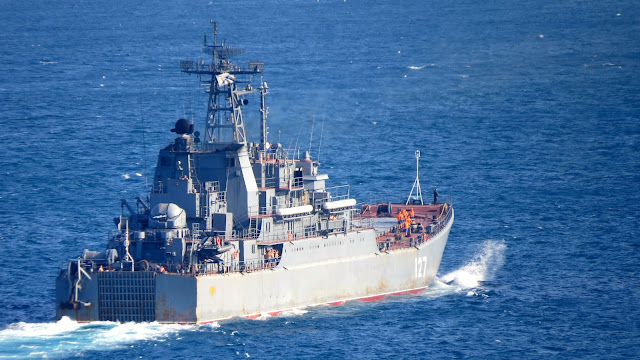 WARSHIPS ON THE BOSPHORUS: 127 BDK 43 MINSK,775 ROPUCHA CLASS