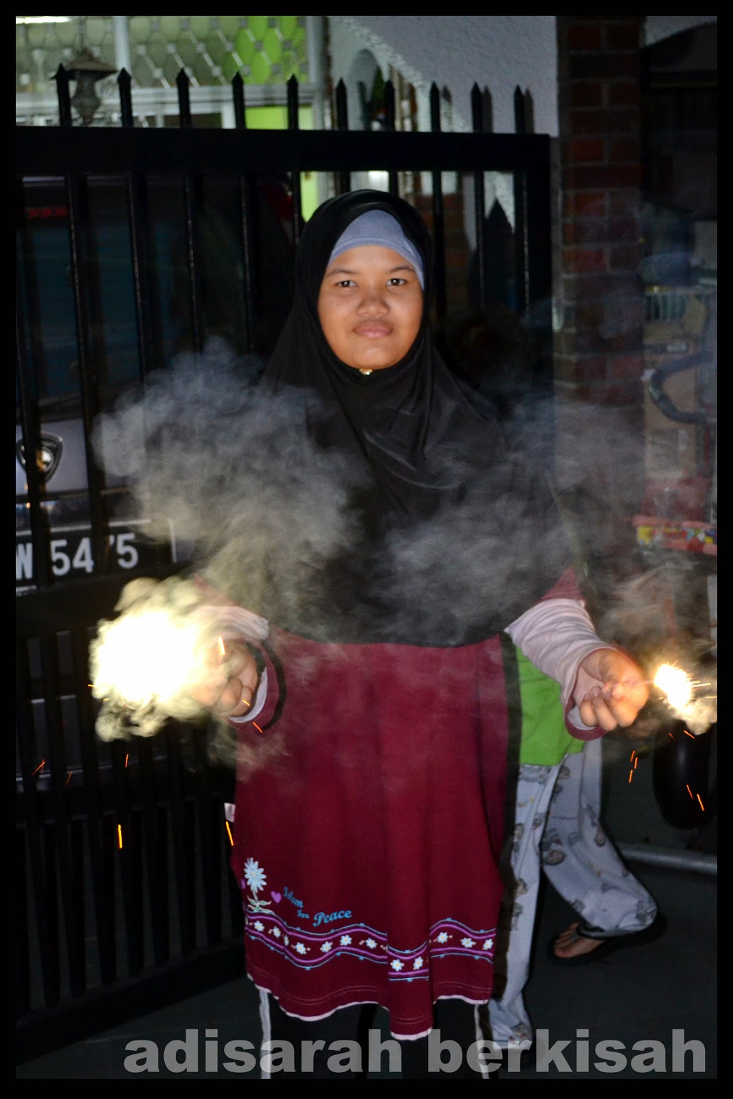 adisarah berkisah: Main bunga api macam bebudak riang Ribena