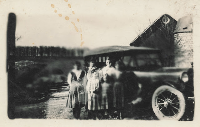 These 50 Creepy Vintage Photographs From the Early 20th Century Will ...