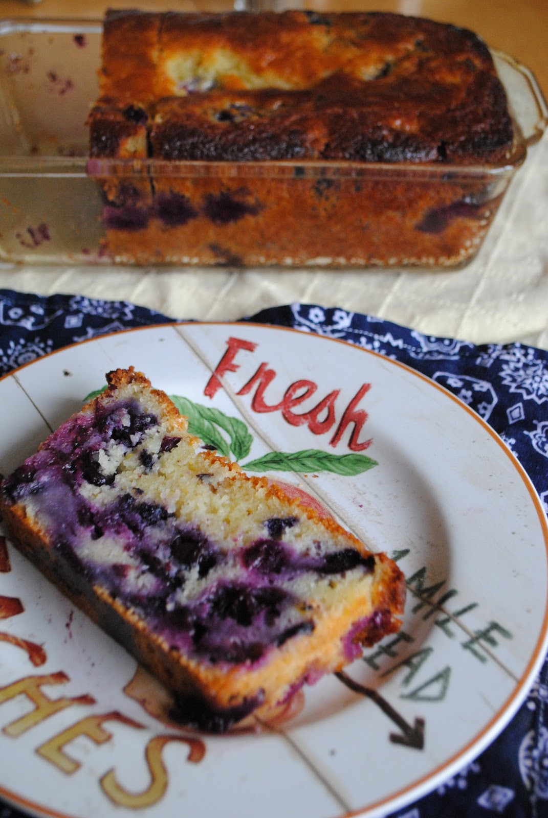 Lori's Lipsmacking Goodness: Smashed Blueberry Loaf