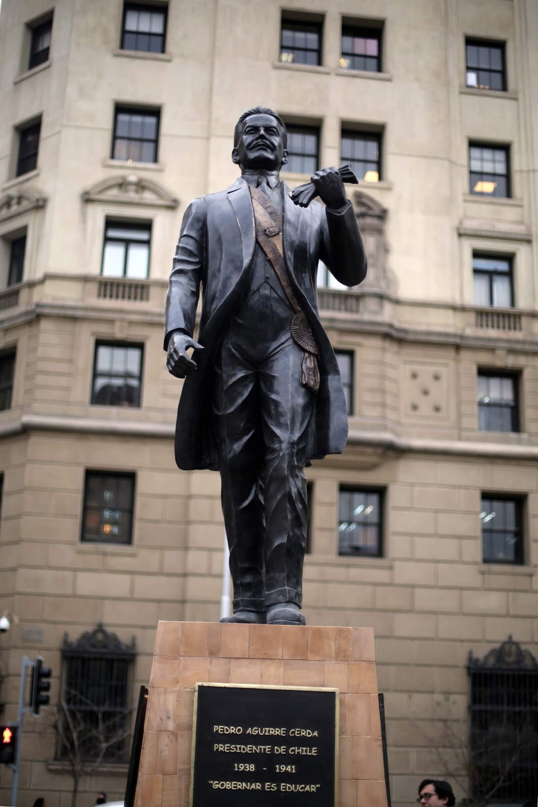 RADICAL CHILENO: MONUMENTO A PEDRO AGUIRRE CERDA LLEGÓ A LA PLAZA DE LA ...
