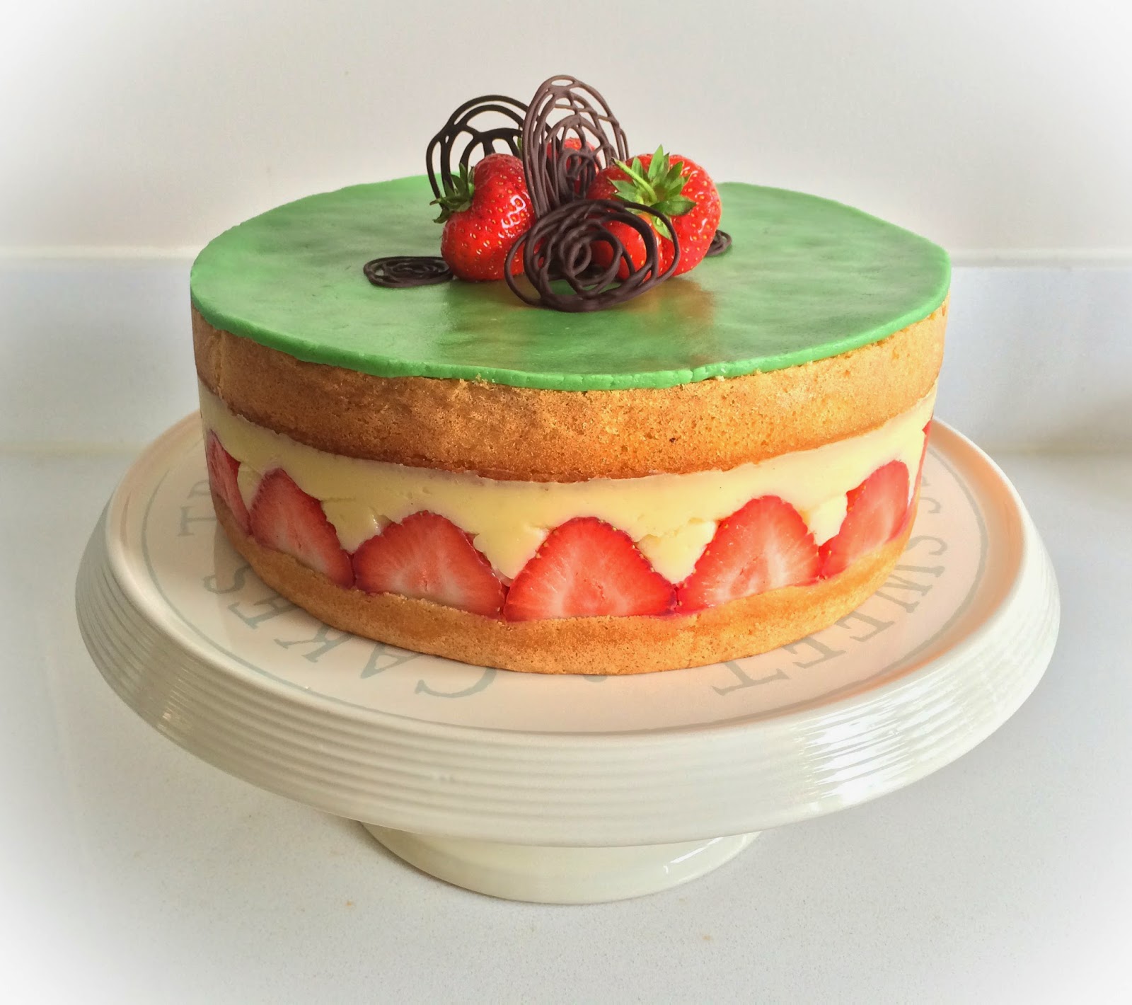 Elaine's Sweet Life: Fraisier Cake {Tutorial}