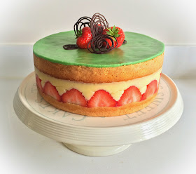 Elaine's Sweet Life: Fraisier Cake {Tutorial}