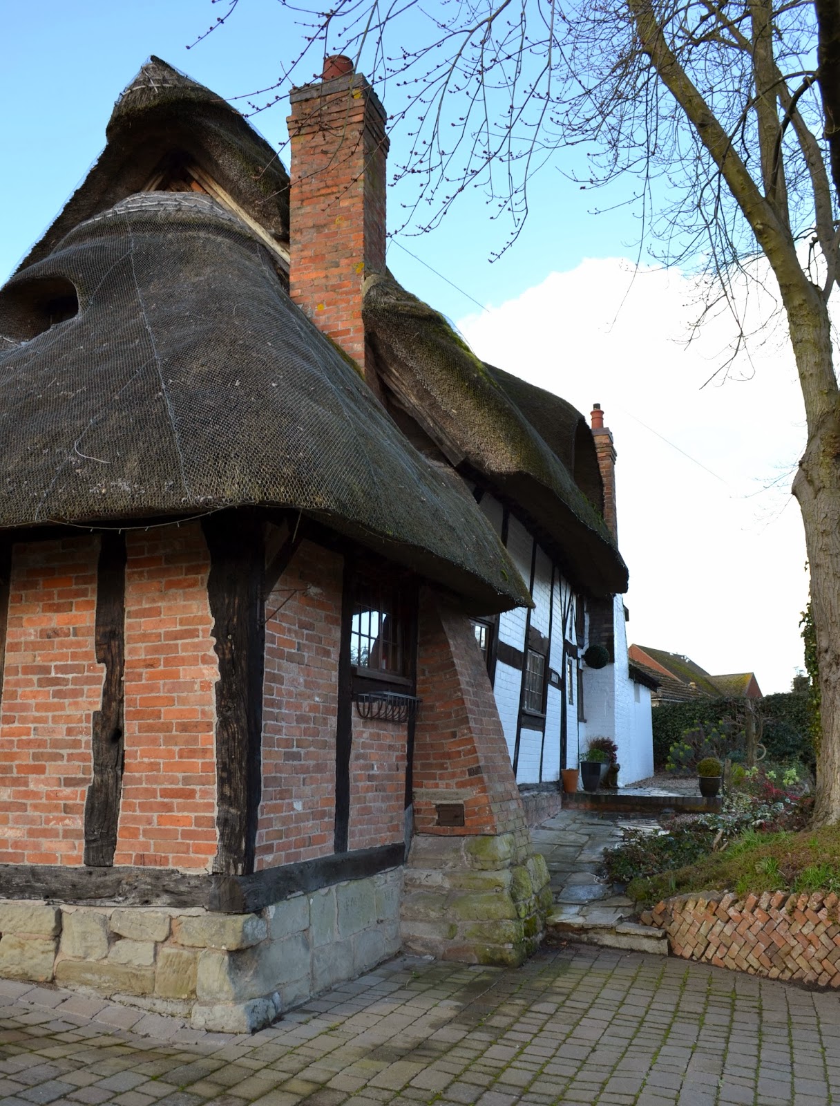 Today Around Coventry: Thatched Roof Thursday #60 - Leek Wootton