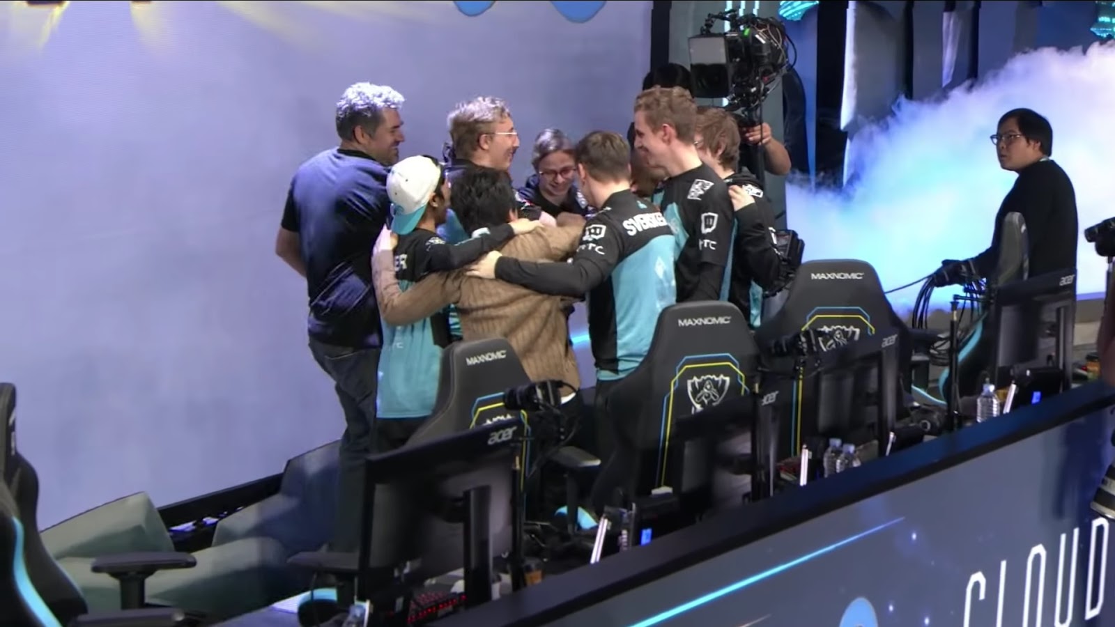 例年通りNAのLAST HOPEになったものの少し趣の異なるC9のメンバーのデバイスをチェック - NA初の準決勝進出を祝して | orz.game