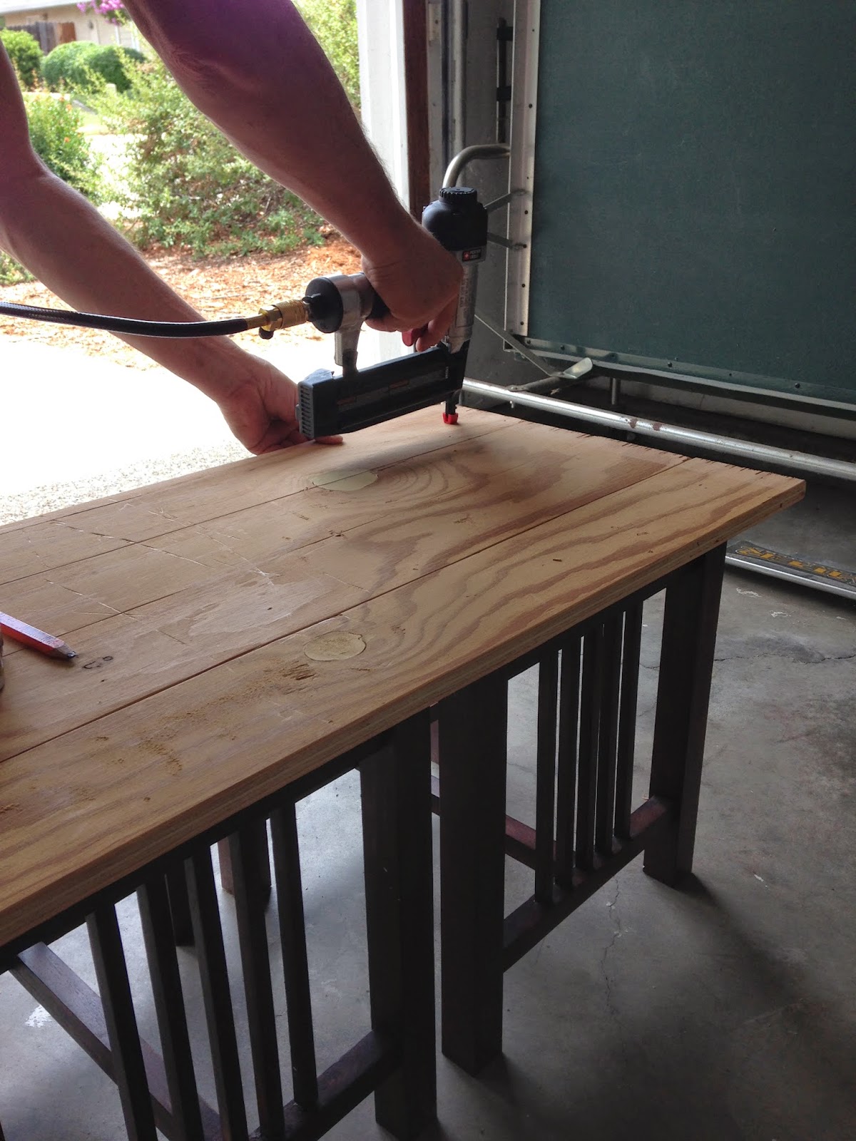 Livin' The Thrify Life: DIY End Table Re-purpose ---------> Coffee table!