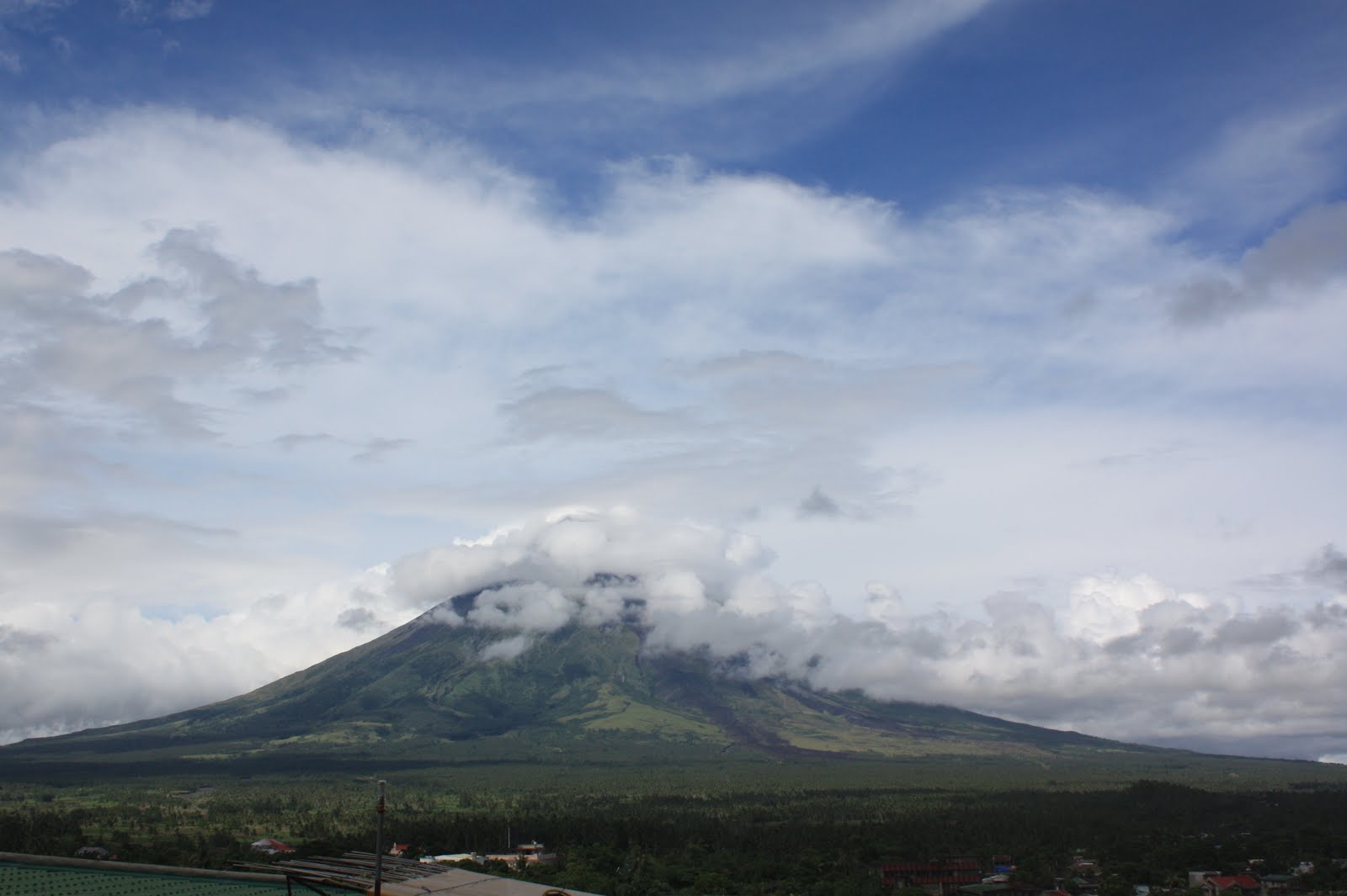 The Majestic View of Mt. Mayon - Escape Manila