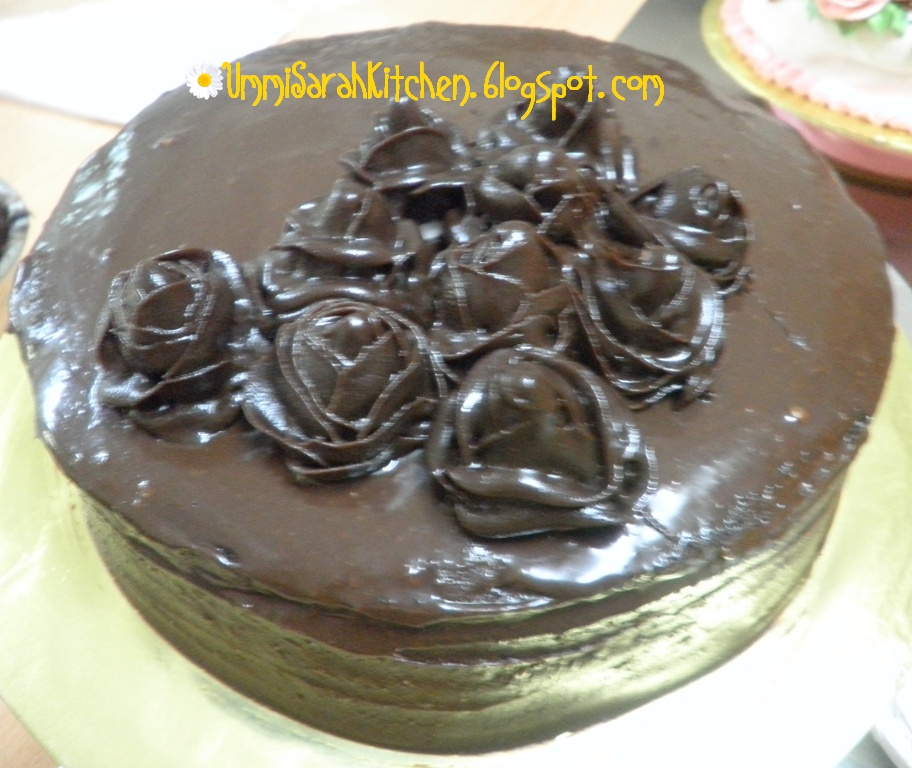 UmmiSarah Kitchen: Coklat Ganache Cake