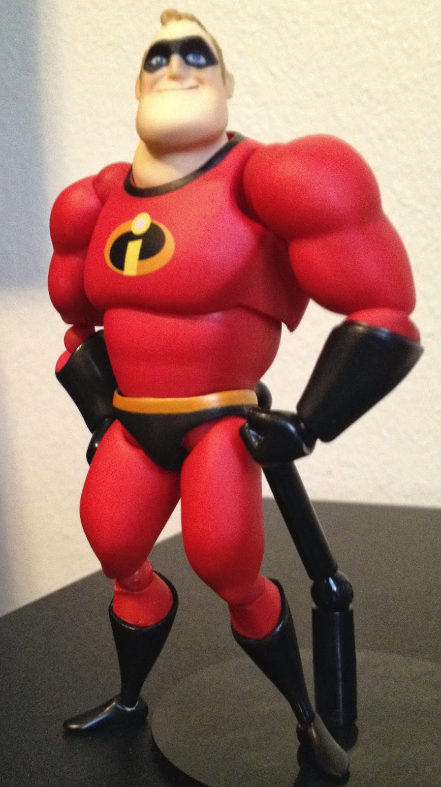 Dan the Pixar Fan: The Incredibles: Mr. Incredible Revoltech Figure