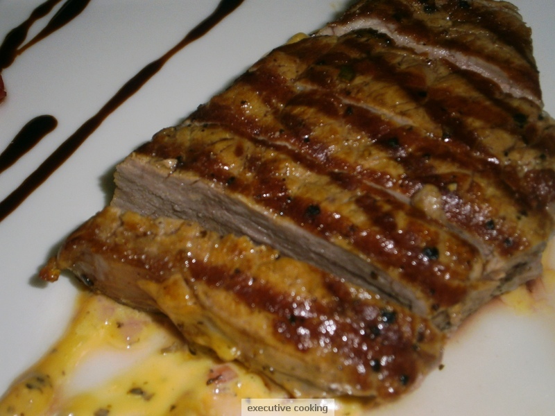 executive cooking: ΦΙΛΕΤΟ ΜΟΣΧΑΡΙ ΜΕ ΣΩΣ ΜΠΕΑΡΝΕΖ & ΝΤΟΜΑΤΙΝΙΑ