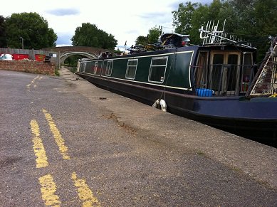 The Real Life of a Narrowboat Wife: Boats Without a Home Mooring